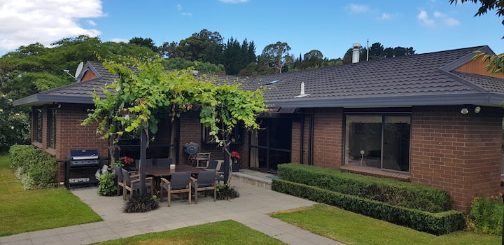 Secluded Family Home With Pool & Spa - Havelock North