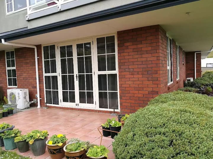 1br Unit With Privacy And Views - Dunedin