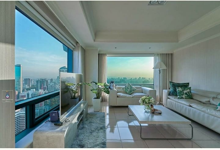 【行草兩大窗】飯店高層兩面美景，Sogo對面, 科博館站、草悟道,美術館,近一中逢甲夜市 - Taichung City