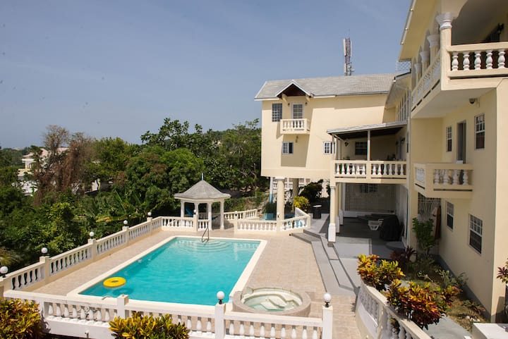 The Royal Kensington  Villa - Montego Bay