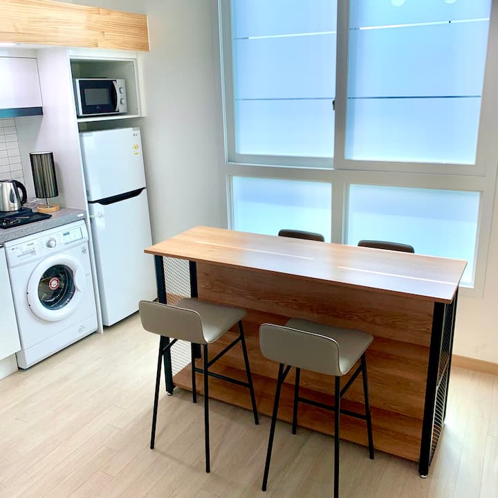 이수역 도보 10초 / 복층 원룸형 레지던스 / 풀옵션 / 싱글 침대 2개 / 바 테이블 - Seoul