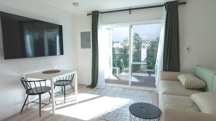 Modern Studio With Patio Near Griffith Observatory - Los Angeles, CA