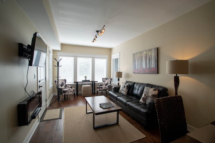 3 Bed 2 Bath Private Fully Furnished Apartment - Chicago, IL