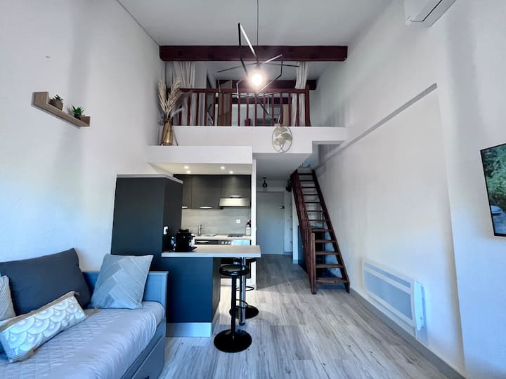 Magnifique T1 Bis Dans Calvi Centre Avec Parking - Calvi