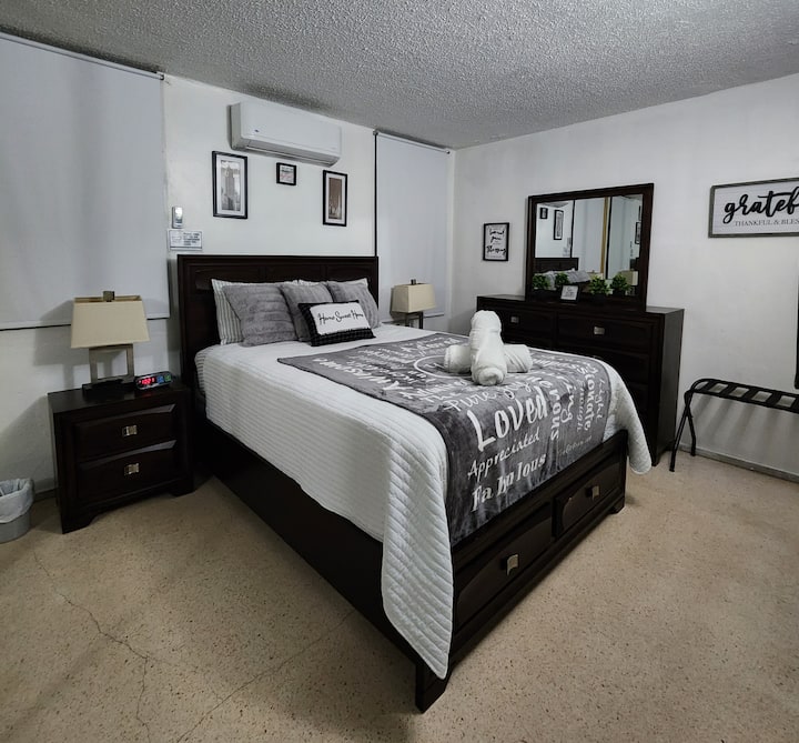 Private 1 Br/br Apt Equipped Kitchen & Solar Power - Levittown