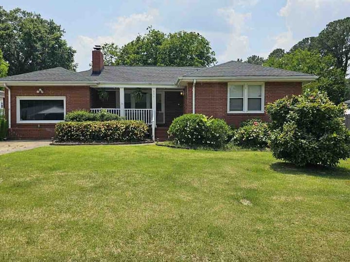 Elegance Escape On Saunders Dr - Portsmouth, VA
