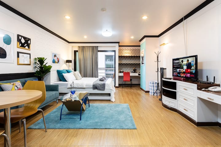 ⭐Popart Lover | King Bed (Lumpini Park + Netflix)⭐ - Bangkok