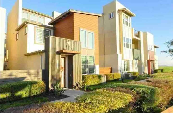 Modern 4 Bedroom 3.5 Bath House In Urban Millenia - Chula Vista, CA