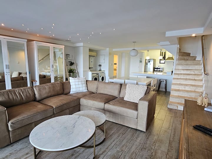 107 Bermudas Beachfront Jacuzzi Villa Backup Power - Umhlanga