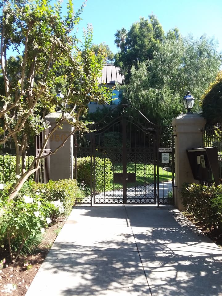 West Hollywood Gem - Beverly Hills, CA