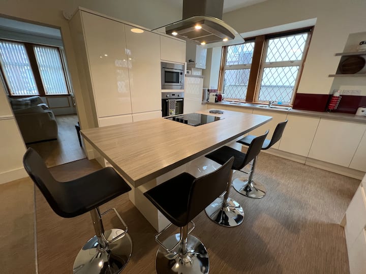 Central Spacious 3 Bedroom Modern Holiday Home - Inverness