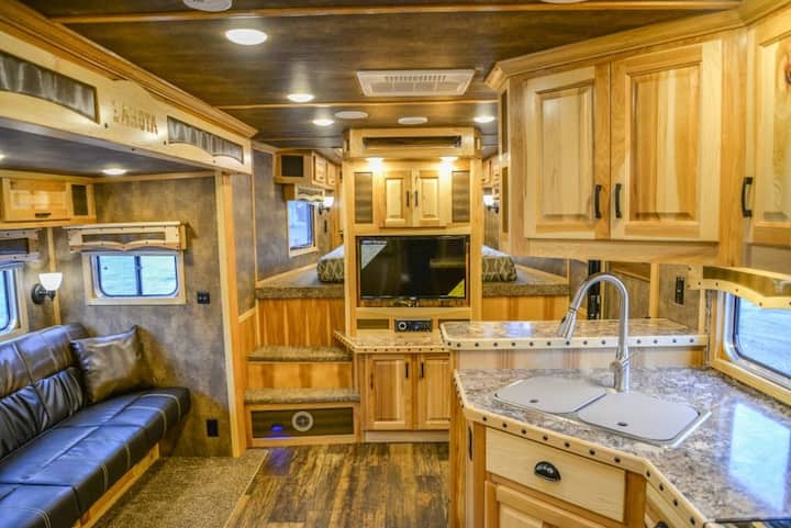 Living Quarters In Forest - Whispering Pines, NC