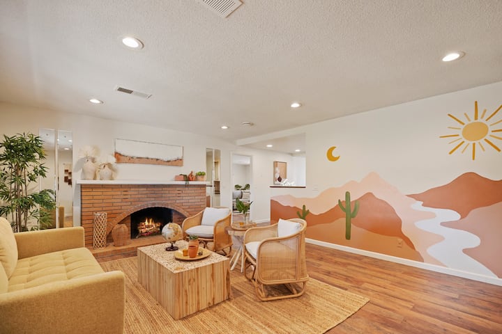 Hottub, Stargazing Rooftop, Murals, Yoga, Hammocks - Yucca Valley, CA