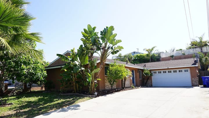 4-bedroom Home, Central Location, Private Parking - San Diego, CA