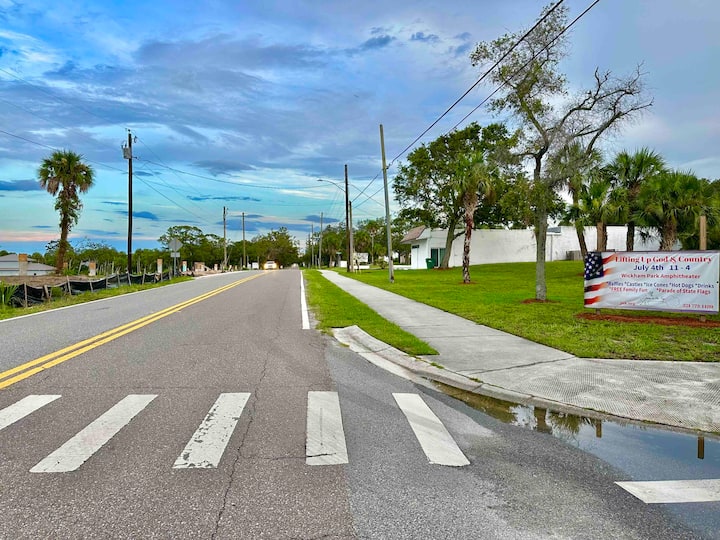 Downtown Eau Gallie Arts District Apt By Lagoon - Melbourne Beach, FL