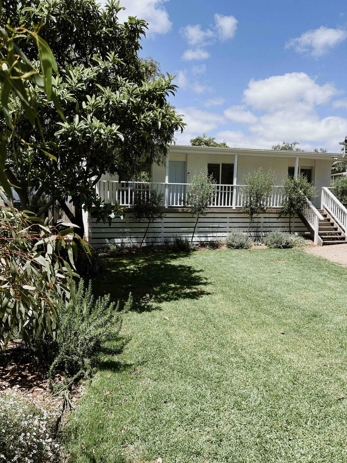 Loquat Cottage - Airbnb