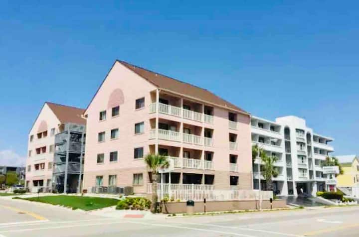Cozy Condo With Ocean View - Myrtle Beach, SC