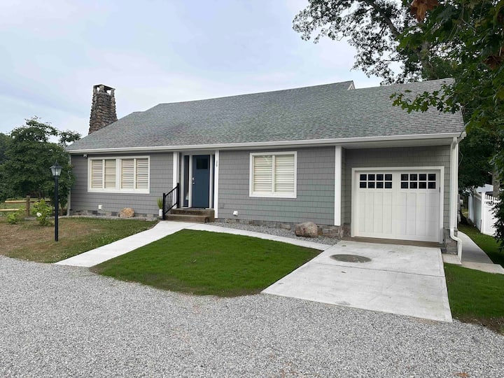 Beautiful Home On Lord’s Point - Mystic, CT