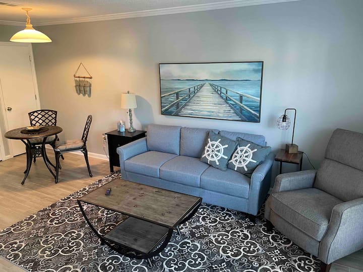 Relax Like Royalty In Lovely Little Condo! :) - Charleston