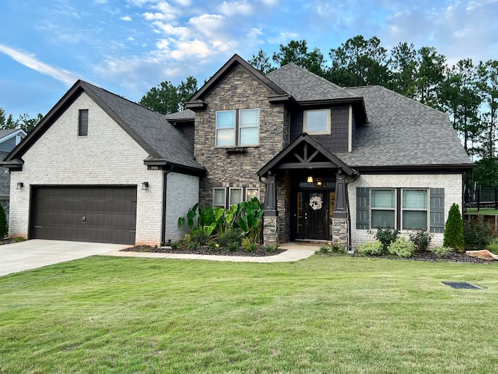 Luxury. Hot Tub. Golf. Close To Campus. 4br/4b - Auburn, AL