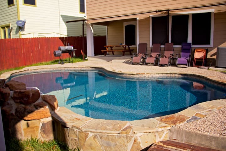 Home Away From Home W/ Pool (4 King Beds) - Camino Real – San Antonio