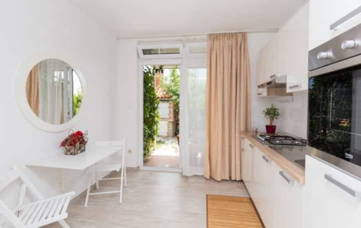Green Garden Cozy Apartment - Srebreno