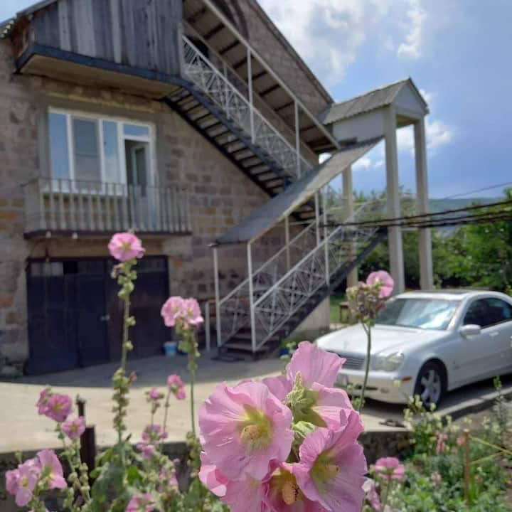 Large Cozy Family Village Retreat W Amenities - Armenia