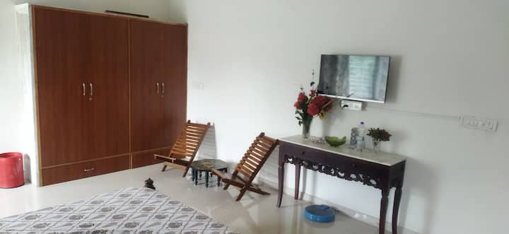 Atulya Homestay - First Floor Master Bedroom - 간디나가르