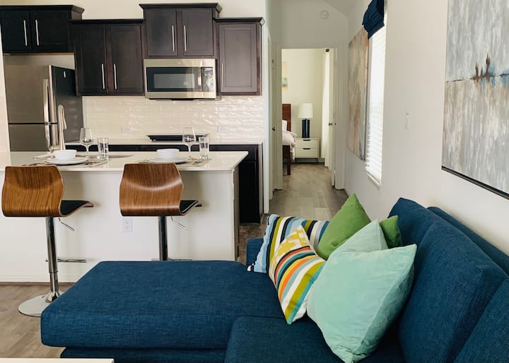 1b/1b, King Bed, Private Entrance, Gated Community - Austin, TX