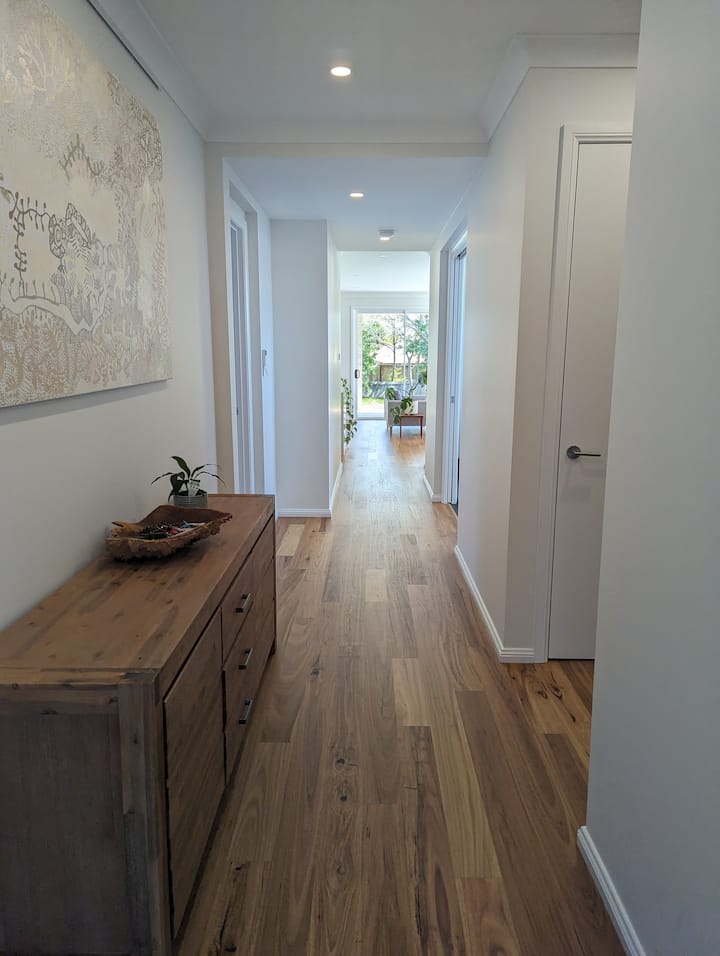 Spacious Home By The Beach - Wollongong