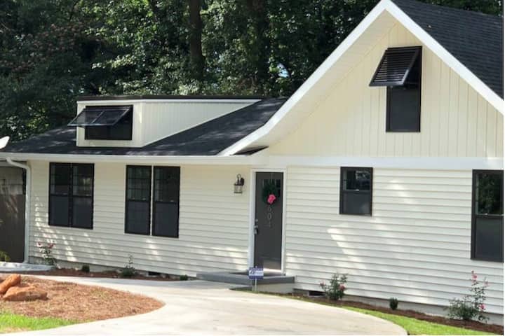 Farmhouse 10 Minutes From Downtown - Piedmont, SC