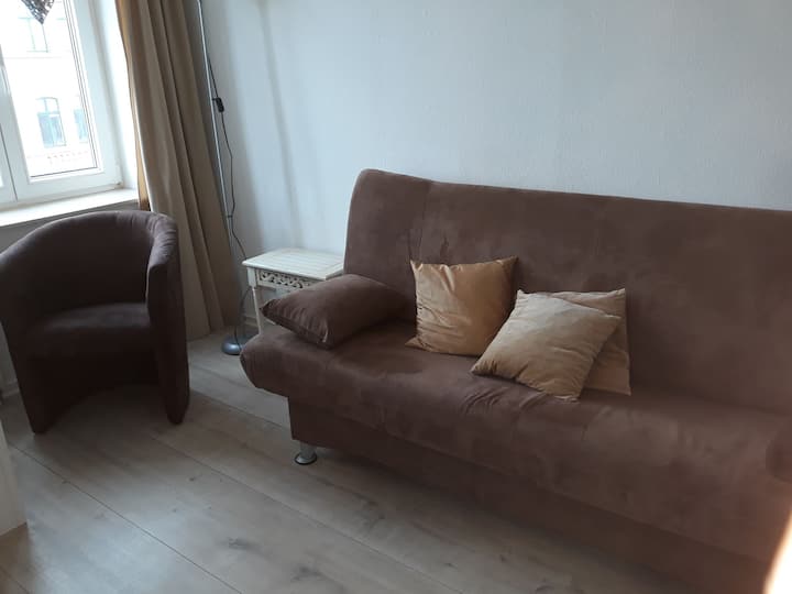 Charmante 2-zimmer-wohnung Mit Wohnküche Und Bad - Halle (Saale)