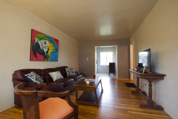 Charming 1 Bedroom Apartment - モデスト, CA