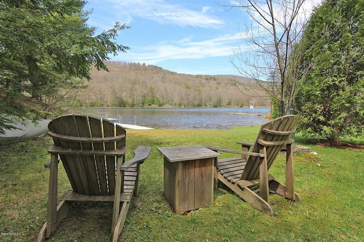 Elegant Year-round Lakeside Retreat With Ac