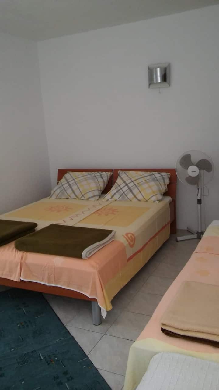 Privat Rooms In Zaostrog (Dalmatia) - Hvar