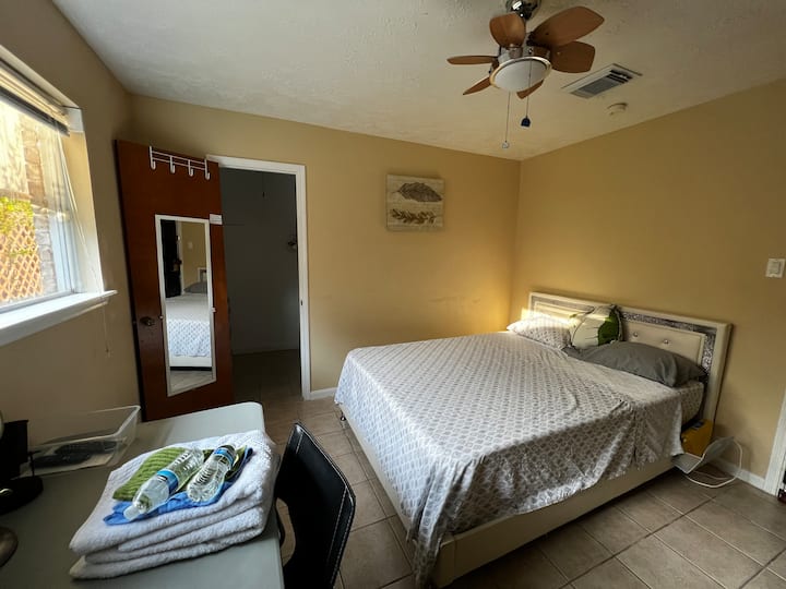 B - Comfy Quiet Bed W/bidet Sugar Land Asiantown - Stafford, TX