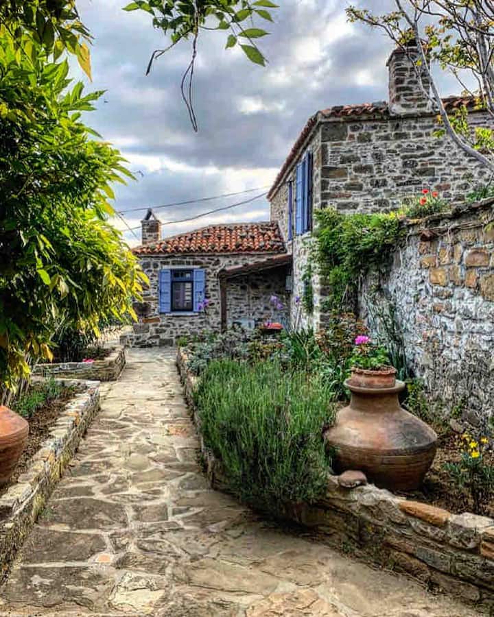 Eski Badem’lide Deniz Manzaralı, Bahçeli Taş Ev - Gökçeada