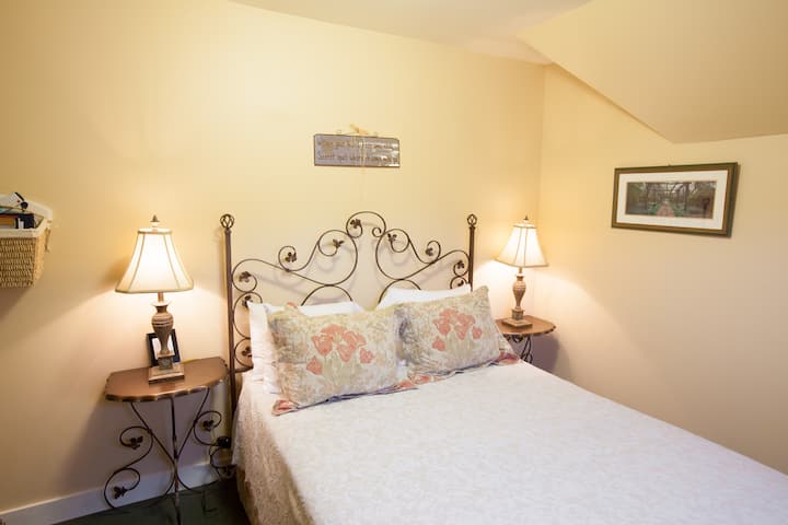 Oak Street Hotel - White Oak (#1) - Hood River, OR