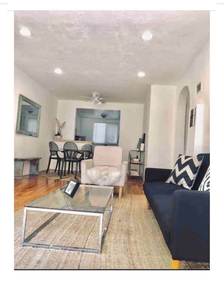 1-bedroom Unit With 2 Beds Parking#1 - Hollywood, CA