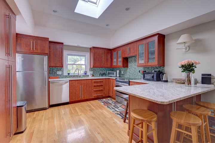 3 Bedroom Renovated House - Close To Colleges - Wellesley, MA