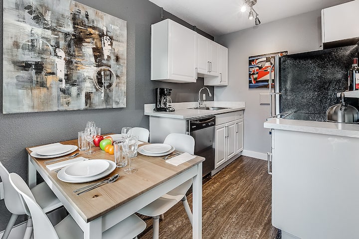 Bright & Stylish 2bd 1ba With Skyline View - Seattle