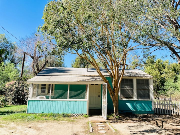 Beautiful Blue  Farmhouse - Camarillo, CA