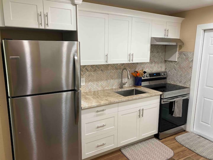 Newly Remodeled
2 Bedroom, 2 Miles To The Beach! - Naples, FL