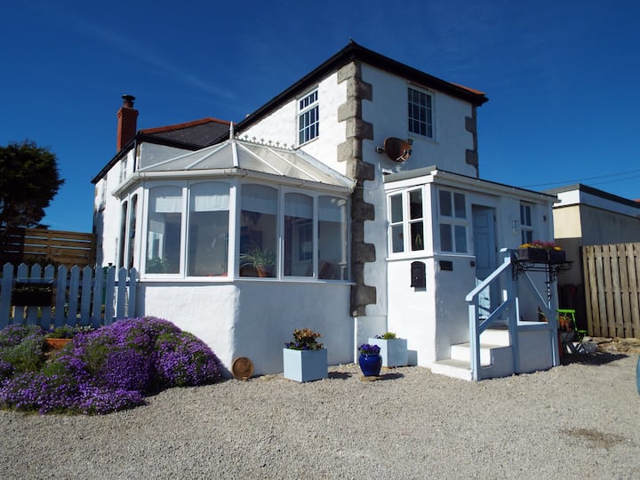 Traditional Cornish Miners Cottage - Helston