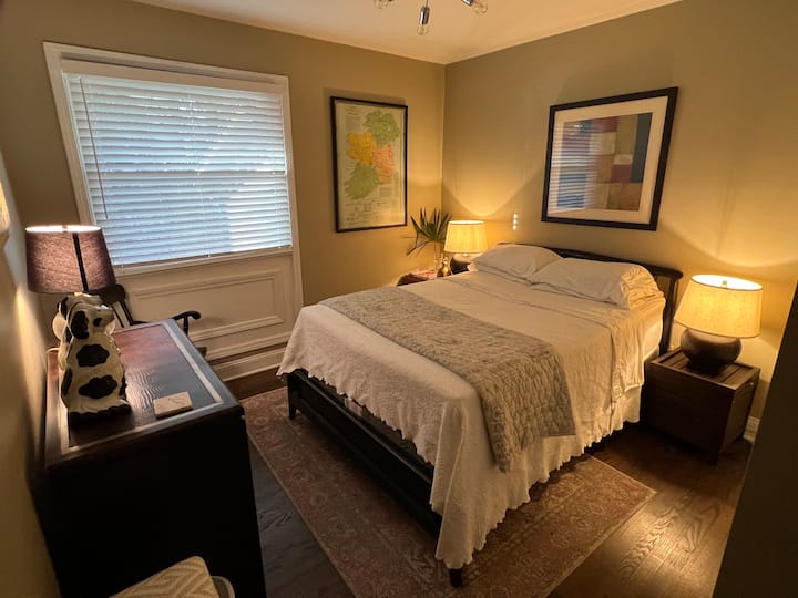 Mid Century Charming Cottage: Close To Town - Charlotte, NC