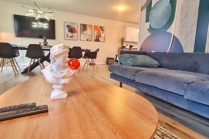 Modern 5 Bedroom Home, 5 Mins Away From Downtown - Richmond, VA