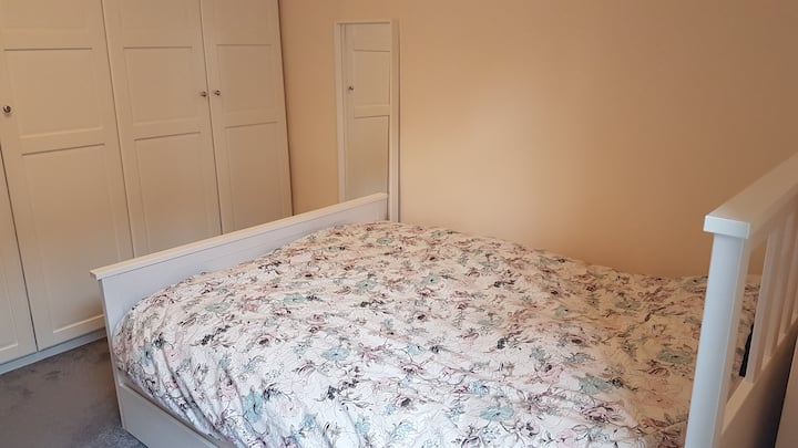 Beautiful Flat Near City Center & Hampden Park - East Kilbride