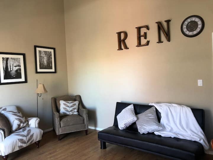 Entire Cabin-style Home Near Downtown Reno - Reno, NV
