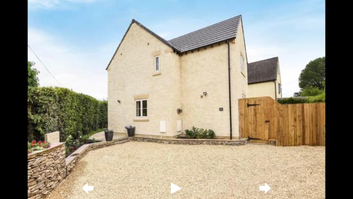 Beautiful Cotswold Detached Home - Cirencester