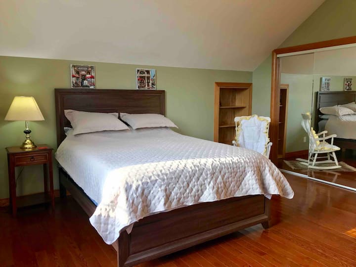 Quiet And Comfortable Room #1 - Windsor